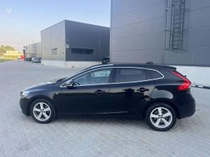 Black Volvo V40 2015 in Siauliai, with an engine capacity of 1.97 L and mileage of 242 thousand km for 8000 €, photo 8 on AUTOMOTO.COM.LV