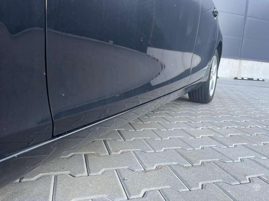 Black Volvo V40 2015 in Siauliai, with an engine capacity of 1.97 L and mileage of 242 thousand km for 8000 €, photo 12 on AUTOMOTO.COM.LV