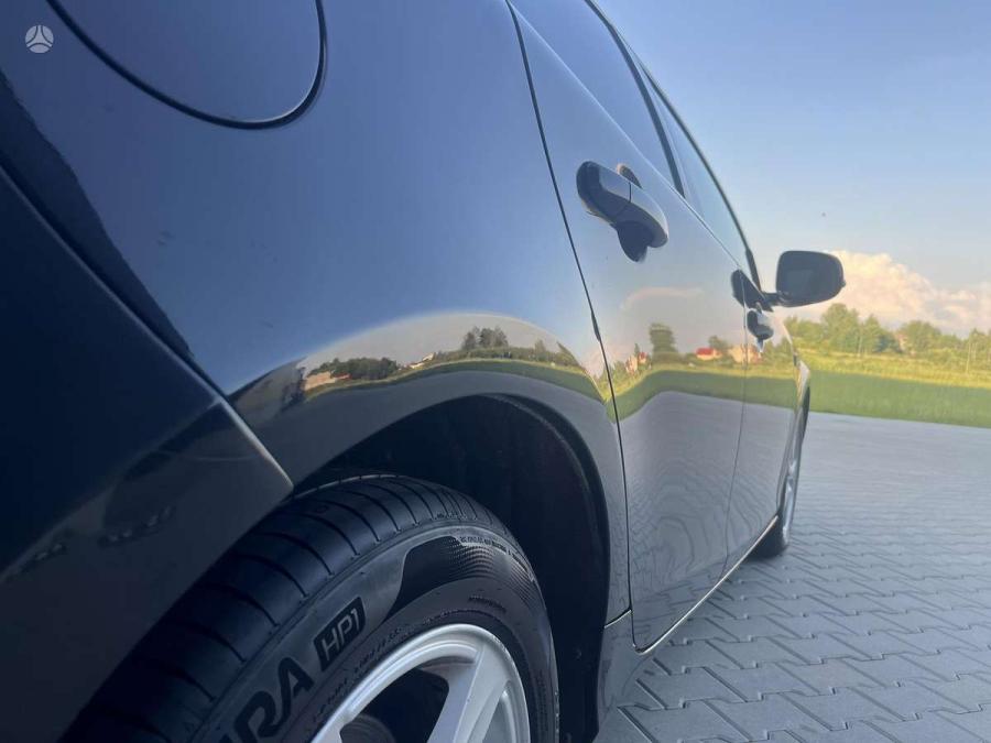 Black Volvo V40 2015 in Siauliai, with an engine capacity of 1.97 L and mileage of 242 thousand km for 8000 €, photo 16 on AUTOMOTO.COM.LV