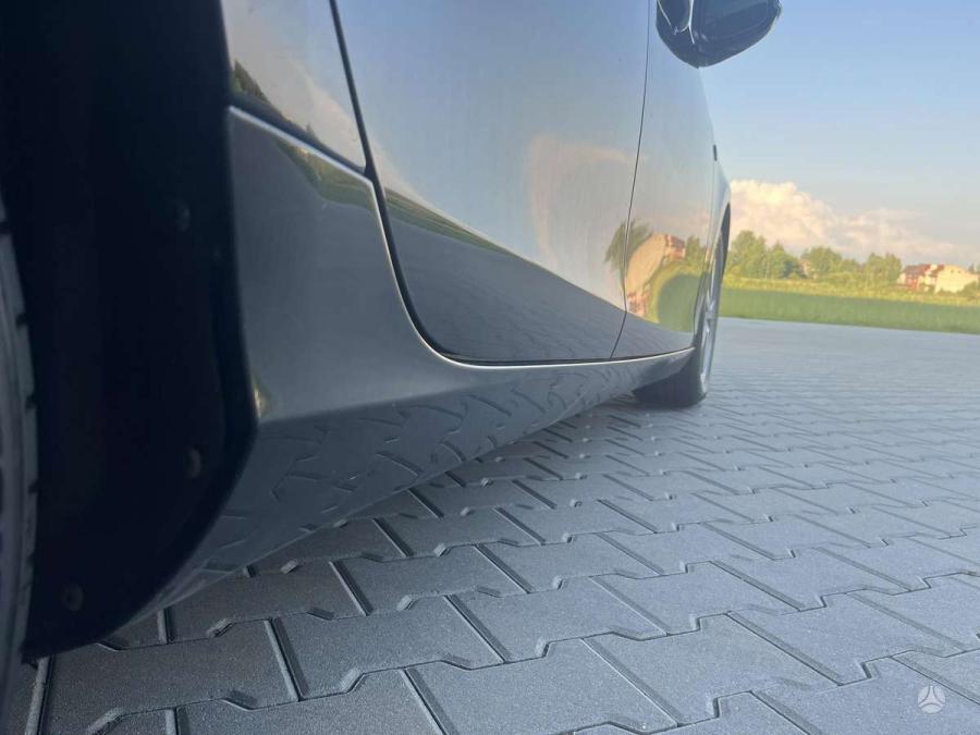 Black Volvo V40 2015 in Siauliai, with an engine capacity of 1.97 L and mileage of 242 thousand km for 8000 €, photo 17 on AUTOMOTO.COM.LV
