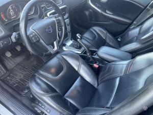 Black Volvo V40 2015 in Siauliai, with an engine capacity of 1.97 L and mileage of 242 thousand km for 8000 €, photo 20 on AUTOMOTO.COM.LV