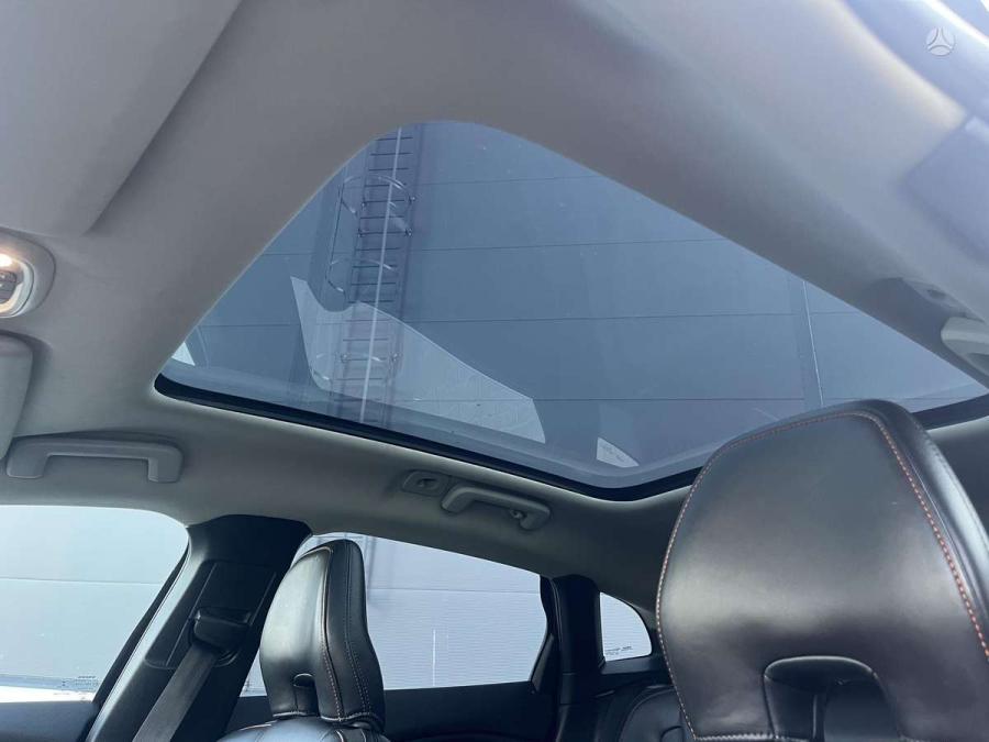 Black Volvo V40 2015 in Siauliai, with an engine capacity of 1.97 L and mileage of 242 thousand km for 8000 €, photo 25 on AUTOMOTO.COM.LV
