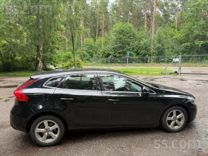 Черный Вольво В40 2015 в Рига, объемом двигателя 1.60 л и пробегом 252 тыс. км за 5900 €, фото 3 на AUTOMOTO.COM.LV