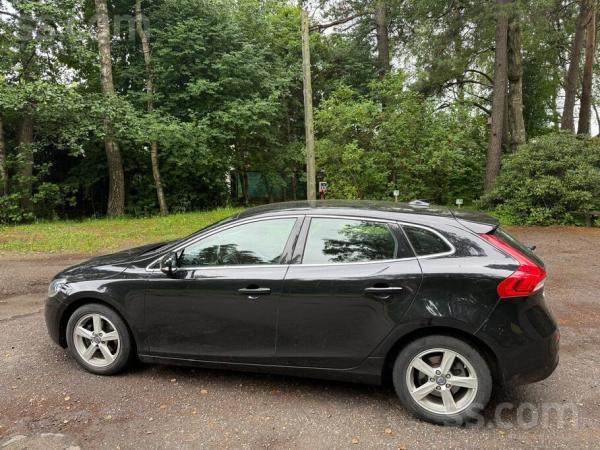 Melns Volvo V40 2015 Rīga, ar dzinēja tilpumu 1.60 L un nobraukumu 252 tūkst. km par 5900 €, foto 3 vietnē AUTOMOTO.COM.LV