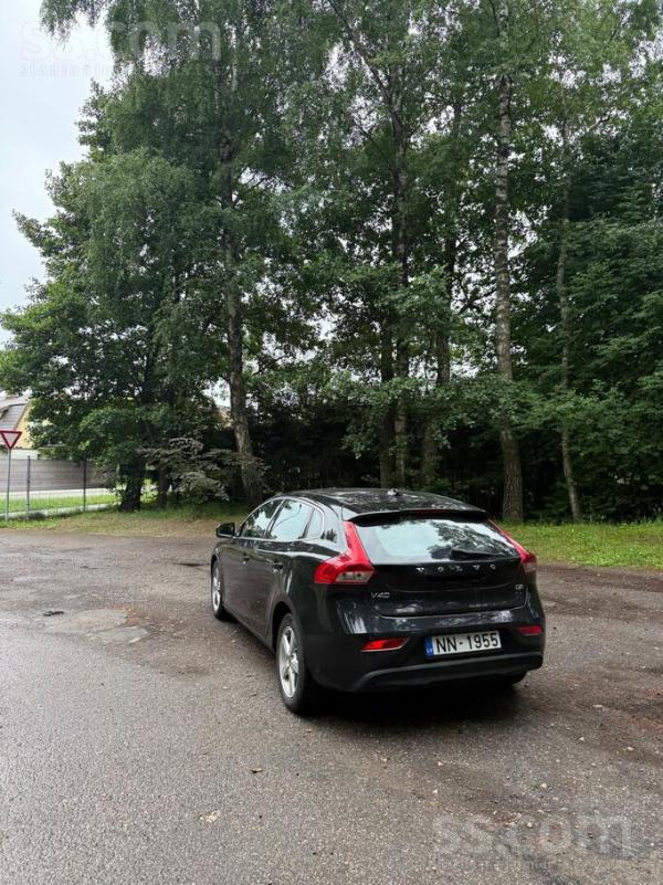 Melns Volvo V40 2015 Rīga, ar dzinēja tilpumu 1.60 L un nobraukumu 252 tūkst. km par 5900 €, foto 4 vietnē AUTOMOTO.COM.LV