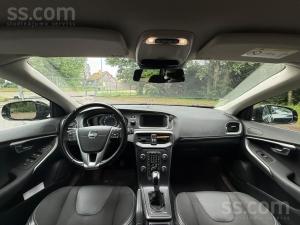 Черный Вольво В40 2015 в Рига, объемом двигателя 1.60 л и пробегом 252 тыс. км за 5900 €, фото 6 на AUTOMOTO.COM.LV