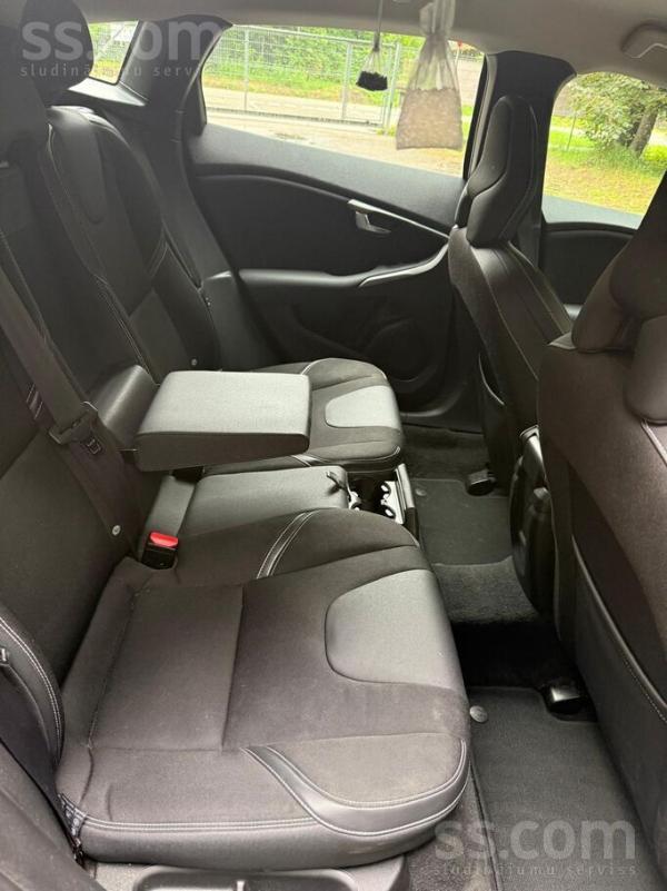 Melns Volvo V40 2015 Rīga, ar dzinēja tilpumu 1.60 L un nobraukumu 252 tūkst. km par 5900 €, foto 9 vietnē AUTOMOTO.COM.LV