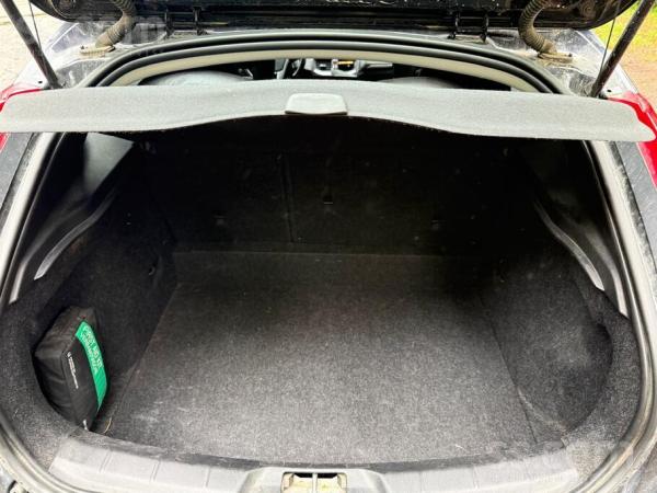 Melns Volvo V40 2015 Rīga, ar dzinēja tilpumu 1.60 L un nobraukumu 252 tūkst. km par 5900 €, foto 10 vietnē AUTOMOTO.COM.LV