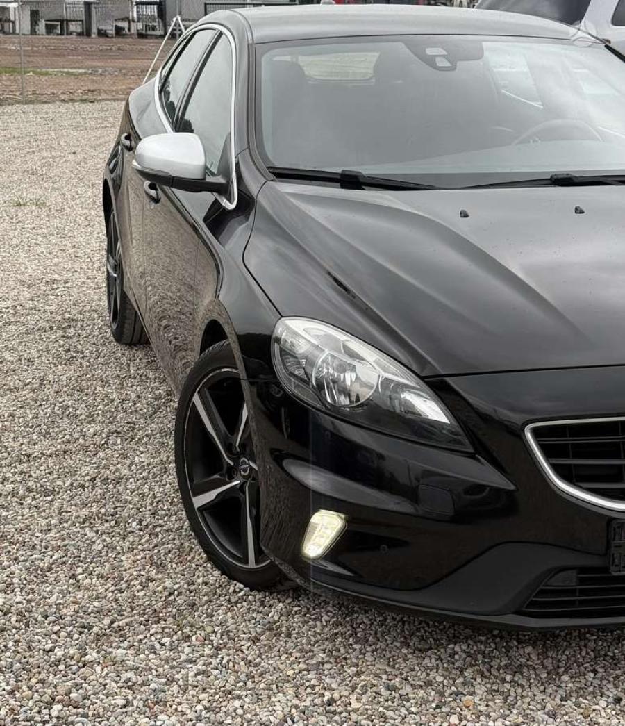 Melns Volvo V40 2015 Kauņa, ar dzinēja tilpumu 1.97 L un nobraukumu 287 tūkst. km par 5800 €, foto 4 vietnē AUTOMOTO.COM.LV