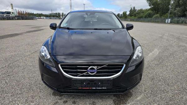 Black Volvo V40 2015 in Marijampole, with an engine capacity of 1.97 L and mileage of 299 thousand km for 4950 €, photo 3 on AUTOMOTO.COM.LV