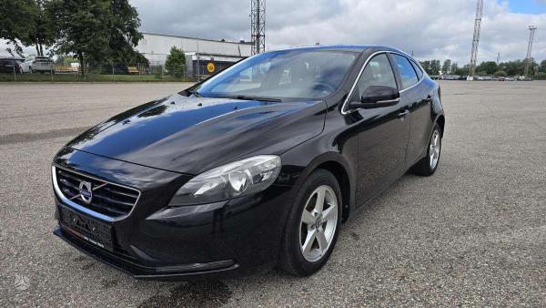 Melns Volvo V40 2015 Marijampole, ar dzinēja tilpumu 1.97 L un nobraukumu 299 tūkst. km par 4950 €, foto 2 vietnē AUTOMOTO.COM.LV