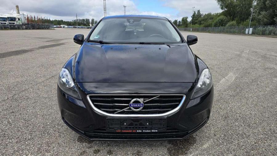 Melns Volvo V40 2015 Marijampole, ar dzinēja tilpumu 1.97 L un nobraukumu 299 tūkst. km par 4950 €, foto 4 vietnē AUTOMOTO.COM.LV