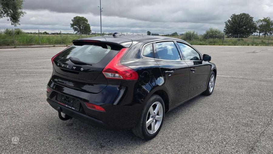 Melns Volvo V40 2015 Marijampole, ar dzinēja tilpumu 1.97 L un nobraukumu 299 tūkst. km par 4950 €, foto 6 vietnē AUTOMOTO.COM.LV