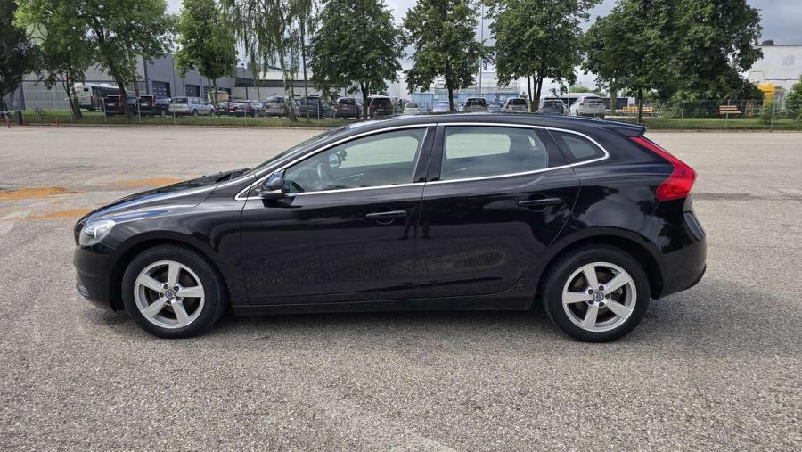 Melns Volvo V40 2015 Marijampole, ar dzinēja tilpumu 1.97 L un nobraukumu 299 tūkst. km par 4950 €, foto 8 vietnē AUTOMOTO.COM.LV