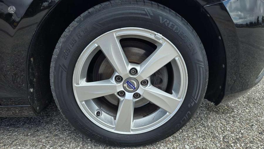 Melns Volvo V40 2015 Marijampole, ar dzinēja tilpumu 1.97 L un nobraukumu 299 tūkst. km par 4950 €, foto 10 vietnē AUTOMOTO.COM.LV