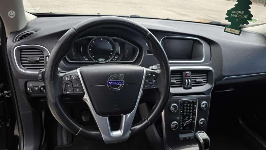 Melns Volvo V40 2015 Marijampole, ar dzinēja tilpumu 1.97 L un nobraukumu 299 tūkst. km par 4950 €, foto 15 vietnē AUTOMOTO.COM.LV