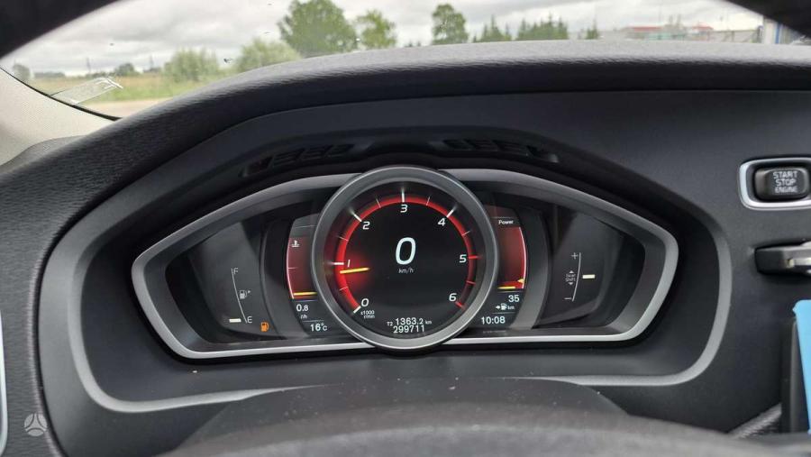 Melns Volvo V40 2015 Marijampole, ar dzinēja tilpumu 1.97 L un nobraukumu 299 tūkst. km par 4950 €, foto 16 vietnē AUTOMOTO.COM.LV