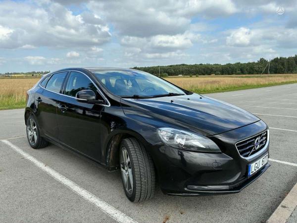 Melns Volvo V40 2015 Šauļi, ar dzinēja tilpumu 1.97 L un nobraukumu 221 tūkst. km par 6700 €, foto 1 vietnē AUTOMOTO.COM.LV