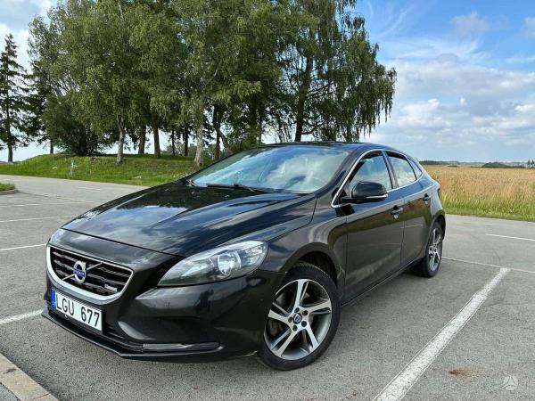 Melns Volvo V40 2015 Šauļi, ar dzinēja tilpumu 1.97 L un nobraukumu 221 tūkst. km par 6700 €, foto 2 vietnē AUTOMOTO.COM.LV
