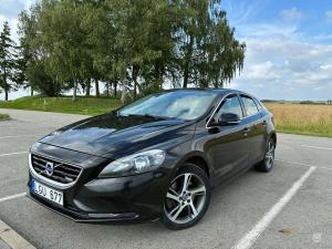 Black Volvo V40 2015 in Siauliai, with an engine capacity of 1.97 L and mileage of 221 thousand km for 6700 €, photo 3 on AUTOMOTO.COM.LV