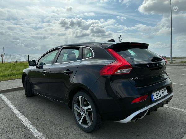 Melns Volvo V40 2015 Šauļi, ar dzinēja tilpumu 1.97 L un nobraukumu 221 tūkst. km par 6700 €, foto 3 vietnē AUTOMOTO.COM.LV