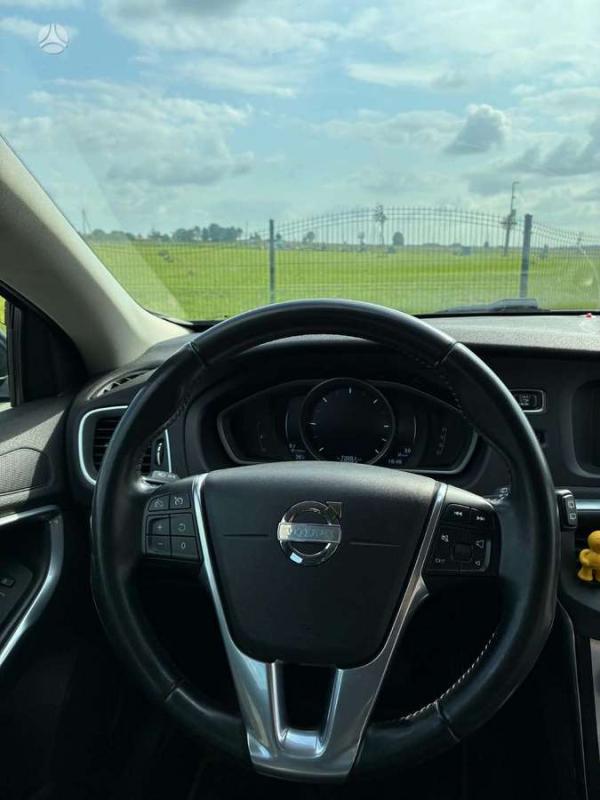 Melns Volvo V40 2015 Šauļi, ar dzinēja tilpumu 1.97 L un nobraukumu 221 tūkst. km par 6700 €, foto 5 vietnē AUTOMOTO.COM.LV
