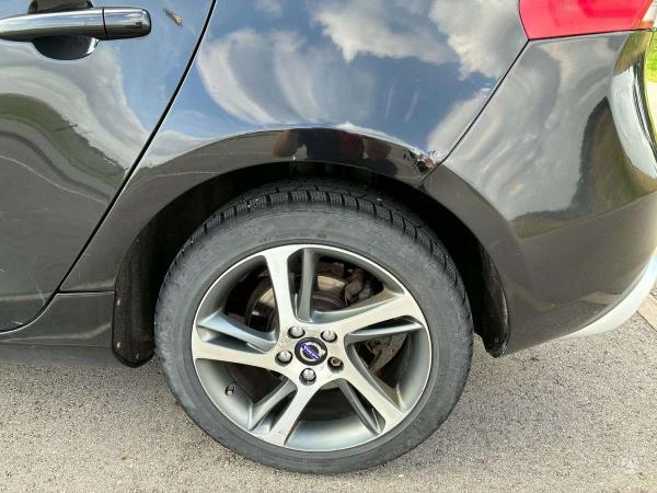 Melns Volvo V40 2015 Šauļi, ar dzinēja tilpumu 1.97 L un nobraukumu 221 tūkst. km par 6700 €, foto 8 vietnē AUTOMOTO.COM.LV