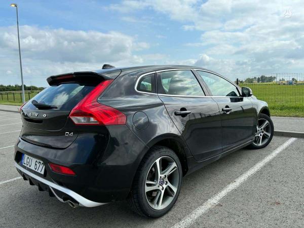 Melns Volvo V40 2015 Šauļi, ar dzinēja tilpumu 1.97 L un nobraukumu 221 tūkst. km par 6700 €, foto 9 vietnē AUTOMOTO.COM.LV