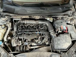 Black Volvo V40 2015 in Siauliai, with an engine capacity of 1.97 L and mileage of 221 thousand km for 6700 €, photo 13 on AUTOMOTO.COM.LV