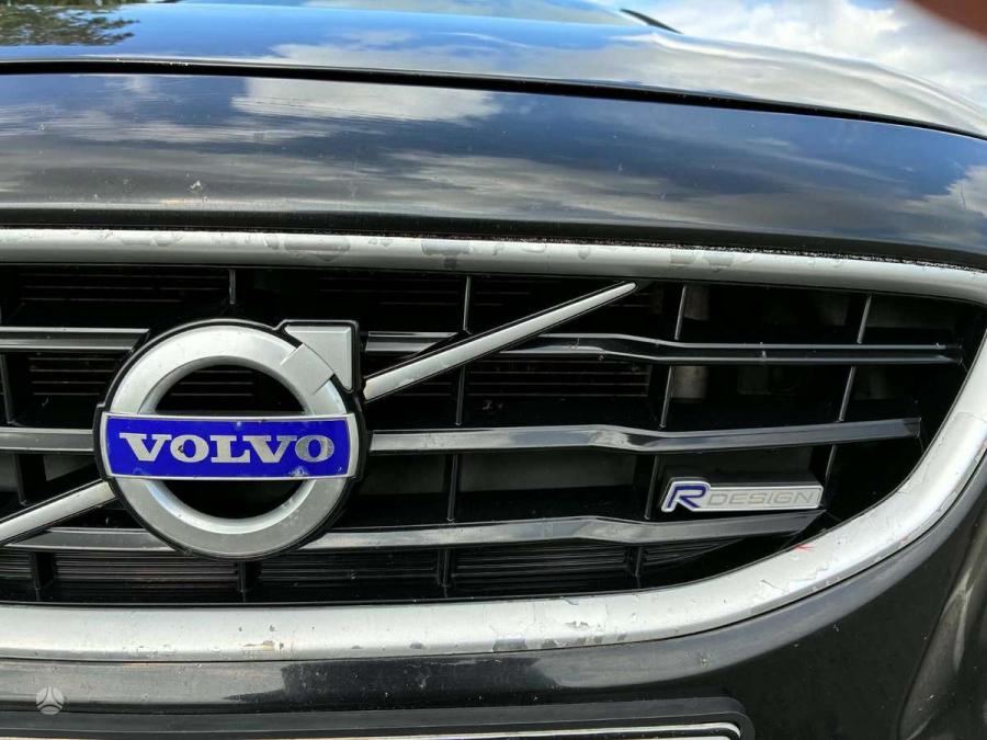 Black Volvo V40 2015 in Siauliai, with an engine capacity of 1.97 L and mileage of 221 thousand km for 6700 €, photo 14 on AUTOMOTO.COM.LV