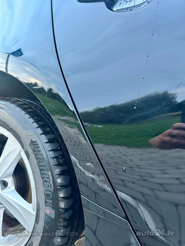 Black Volvo V40 2015 in Riga, with an engine capacity of 2.00 L and mileage of 185 thousand km for 8500 €, photo 8 on AUTOMOTO.COM.LV