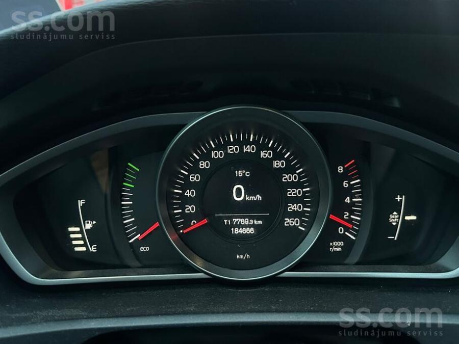 Черный Вольво В40 2015 в Рига, объемом двигателя 2.00 л и пробегом 185 тыс. км за 8500 €, фото 14 на AUTOMOTO.COM.LV