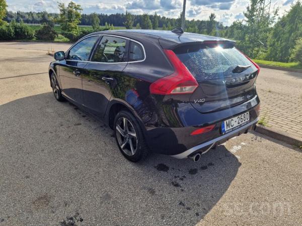 Melns Volvo V40 2015 Ogre, ar dzinēja tilpumu 2.00 L un nobraukumu 277 tūkst. km par 7550 €, foto 2 vietnē AUTOMOTO.COM.LV