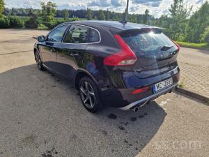 Black Volvo V40 2015 in Ogre, with an engine capacity of 2.00 L and mileage of 277 thousand km for 7550 €, photo 3 on AUTOMOTO.COM.LV