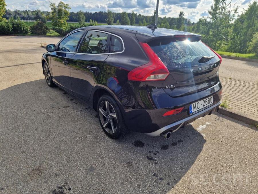Black Volvo V40 2015 in Ogre, with an engine capacity of 2.00 L and mileage of 277 thousand km for 7550 €, photo 3 on AUTOMOTO.COM.LV