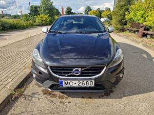 Black Volvo V40 2015 in Ogre, with an engine capacity of 2.00 L and mileage of 277 thousand km for 7550 €, photo 5 on AUTOMOTO.COM.LV
