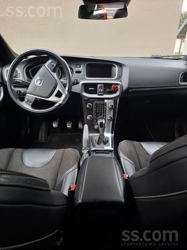 Melns Volvo V40 2015 Ogre, ar dzinēja tilpumu 2.00 L un nobraukumu 277 tūkst. km par 7550 €, foto 5 vietnē AUTOMOTO.COM.LV