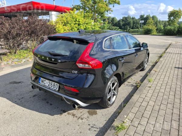 Melns Volvo V40 2015 Ogre, ar dzinēja tilpumu 2.00 L un nobraukumu 277 tūkst. km par 7550 €, foto 6 vietnē AUTOMOTO.COM.LV