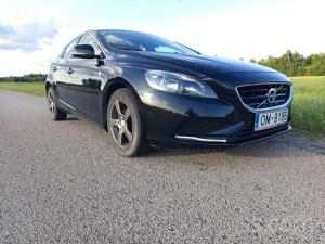 Black Volvo V40 2015 in Balvi, with an engine capacity of 2.00 L and mileage of 317 thousand km for 4500 €, photo  on AUTOMOTO.COM.LV