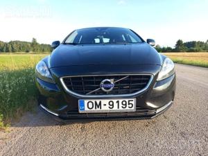 Black Volvo V40 2015 in Balvi, with an engine capacity of 2.00 L and mileage of 317 thousand km for 4500 €, photo 3 on AUTOMOTO.COM.LV