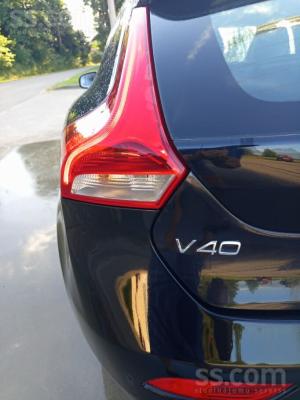 Black Volvo V40 2015 in Balvi, with an engine capacity of 2.00 L and mileage of 317 thousand km for 4500 €, photo 6 on AUTOMOTO.COM.LV