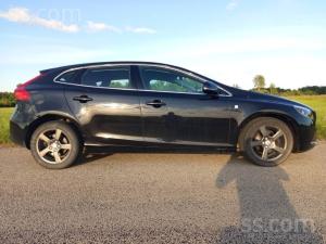 Black Volvo V40 2015 in Balvi, with an engine capacity of 2.00 L and mileage of 317 thousand km for 4500 €, photo 7 on AUTOMOTO.COM.LV