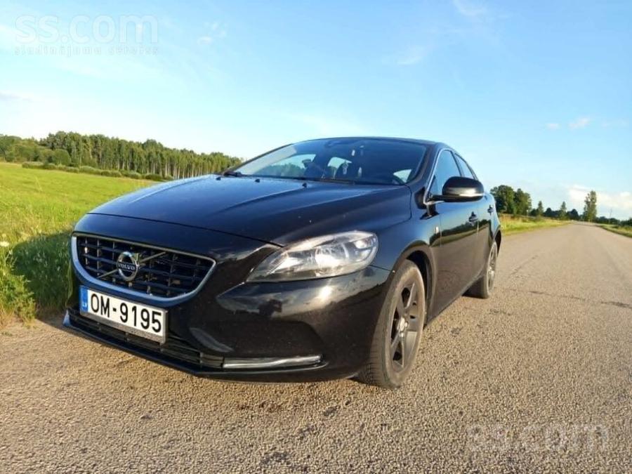 Black Volvo V40 2015 in Balvi, with an engine capacity of 2.00 L and mileage of 317 thousand km for 4500 €, photo 10 on AUTOMOTO.COM.LV