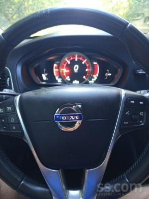 Black Volvo V40 2015 in Balvi, with an engine capacity of 2.00 L and mileage of 317 thousand km for 4500 €, photo 14 on AUTOMOTO.COM.LV