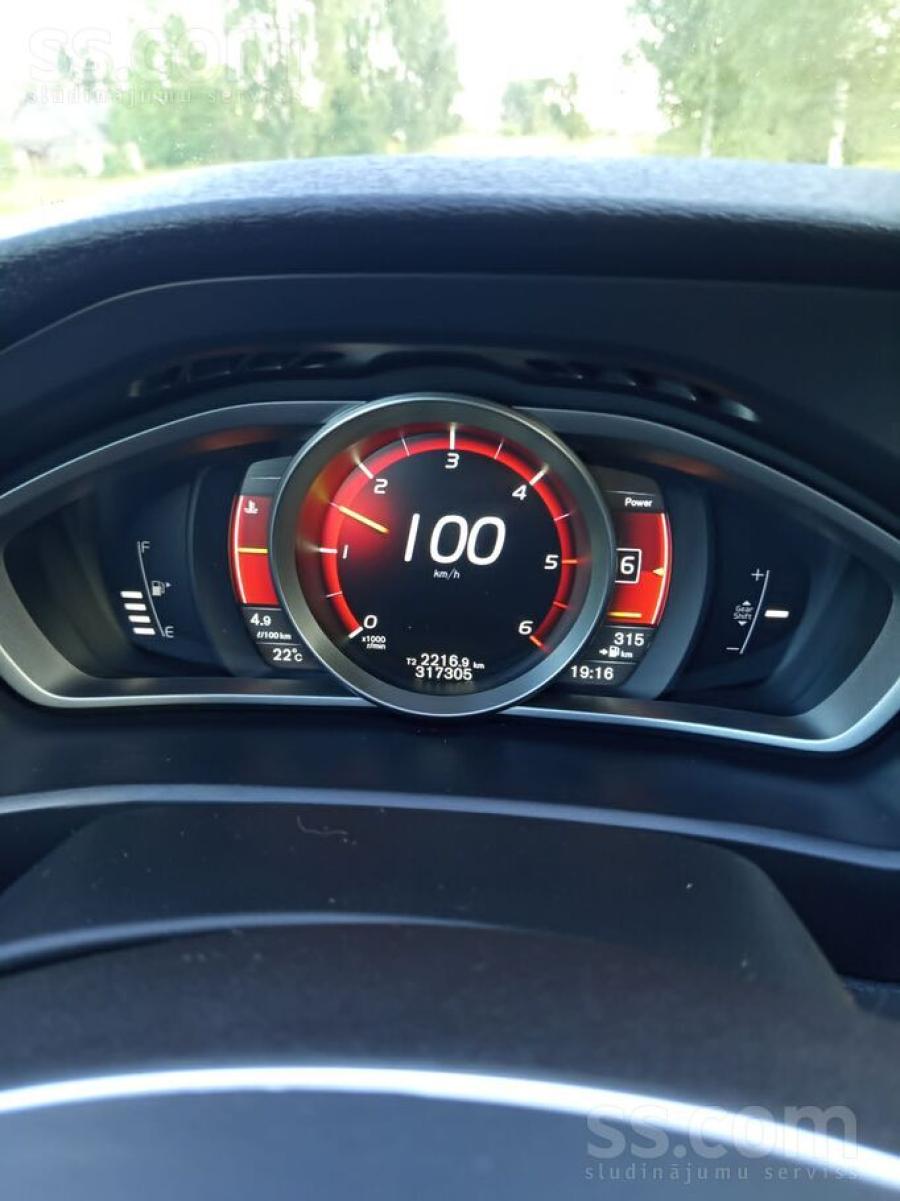 Black Volvo V40 2015 in Balvi, with an engine capacity of 2.00 L and mileage of 317 thousand km for 4500 €, photo 19 on AUTOMOTO.COM.LV