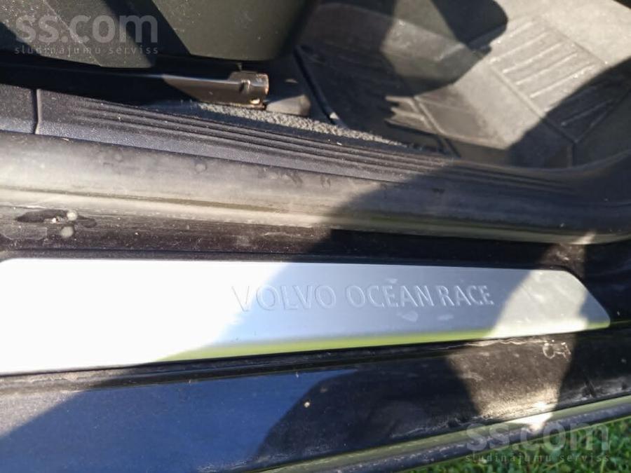 Black Volvo V40 2015 in Balvi, with an engine capacity of 2.00 L and mileage of 317 thousand km for 4500 €, photo 20 on AUTOMOTO.COM.LV