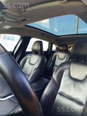 Black Volvo V40 2015 in Balvi, with an engine capacity of 2.00 L and mileage of 317 thousand km for 4500 €, photo 21 on AUTOMOTO.COM.LV