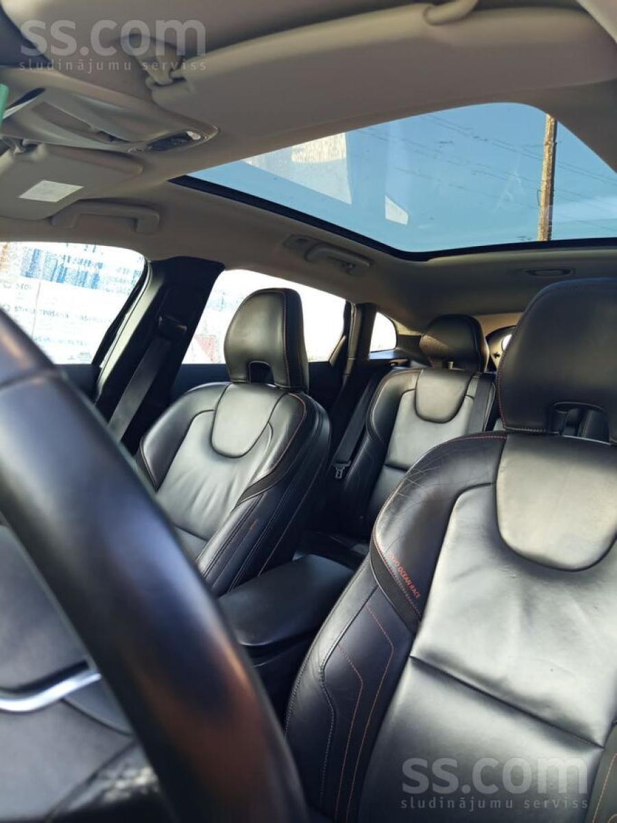 Black Volvo V40 2015 in Balvi, with an engine capacity of 2.00 L and mileage of 317 thousand km for 4500 €, photo 21 on AUTOMOTO.COM.LV