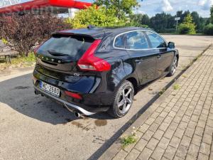 Black Volvo V40 2015 in Ogre, with an engine capacity of 2.00 L and mileage of 0 thousand km for 7350 €, photo 5 on AUTOMOTO.COM.LV