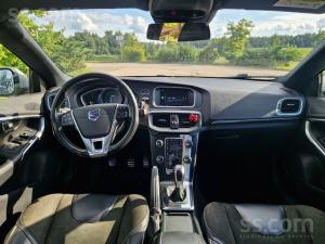 Black Volvo V40 2015 in Ogre, with an engine capacity of 2.00 L and mileage of 0 thousand km for 7350 €, photo 6 on AUTOMOTO.COM.LV